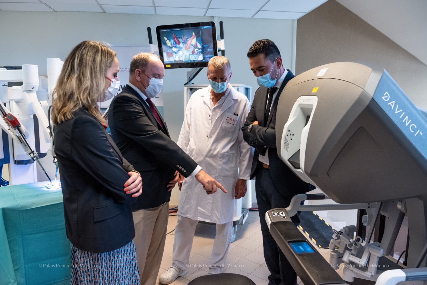 PHOTOS. Prince Albert II trying out new surgical robots in Monaco's ...