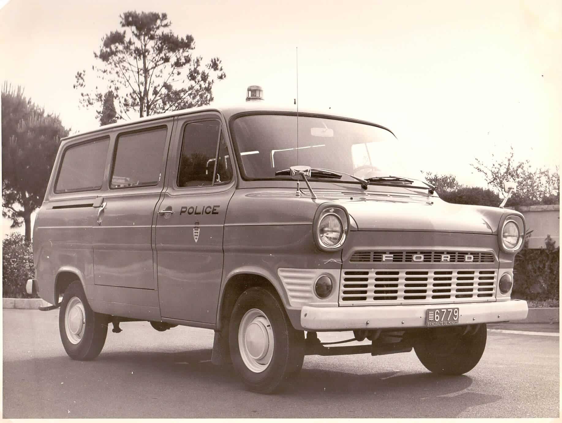 Les voitures de la police monégasque retrouvent leurs couleurs d'antan