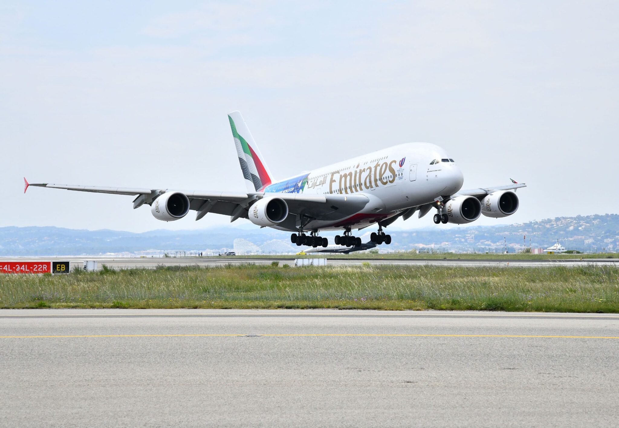 A380 returns to Nice airport