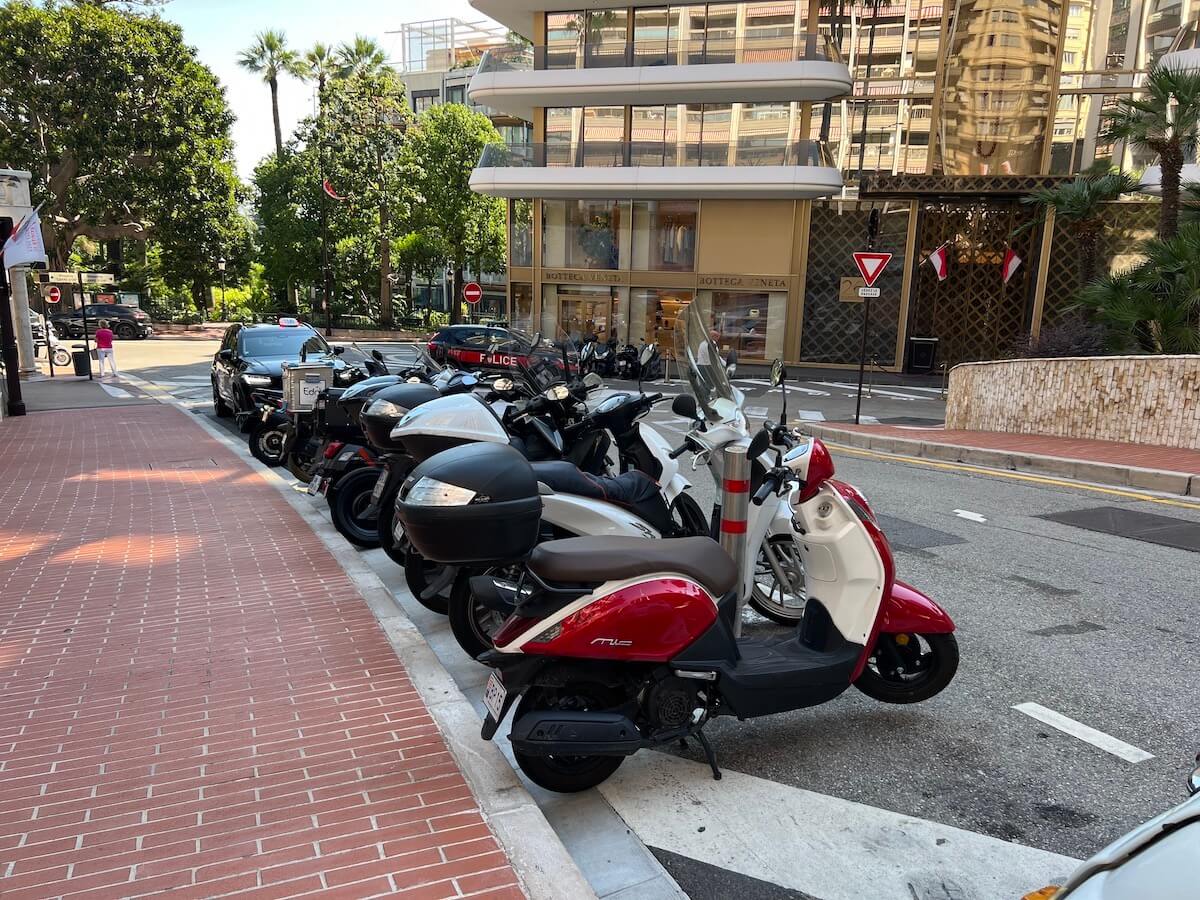 Comment assurer son deux-roues à Monaco
