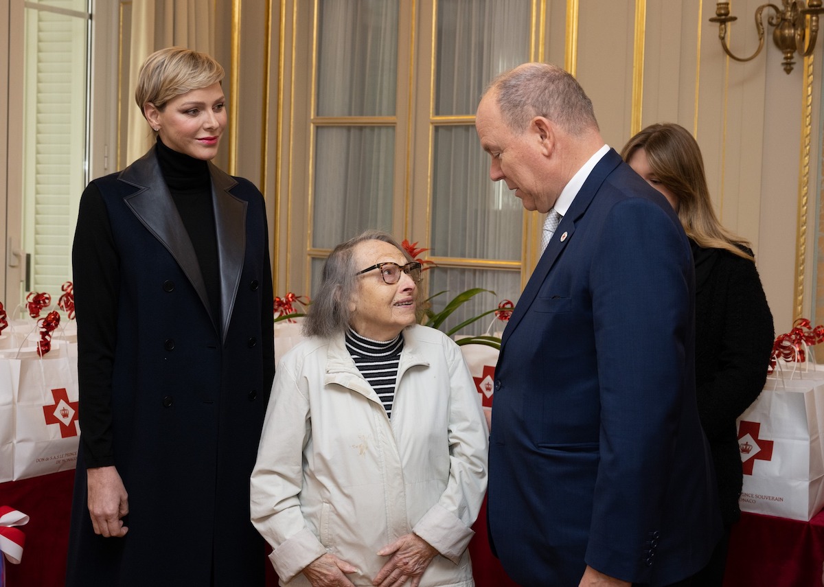Le Couple Princier a distribué des colis aux bénéficiaires de la Croix ...
