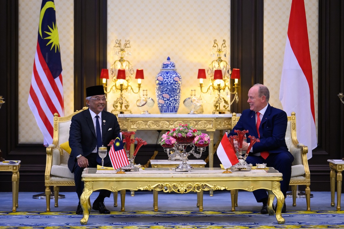 Prince Albert II received by King Abdullah Shah in Malaysia