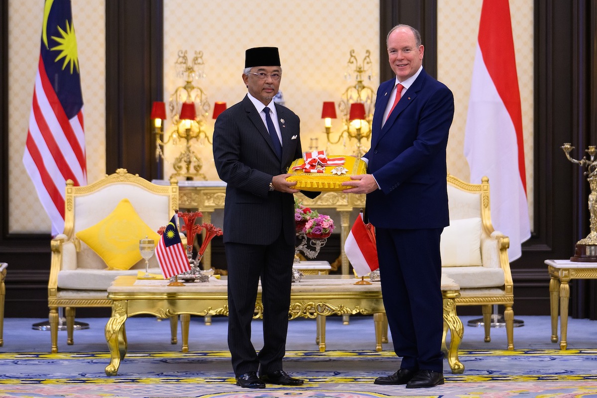 Prince Albert II received by King Abdullah Shah in Malaysia