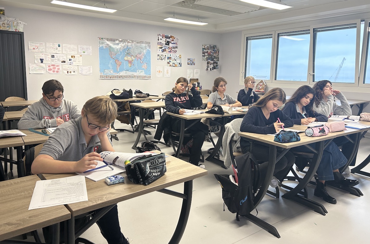 Inside a middle school "munegascu" class