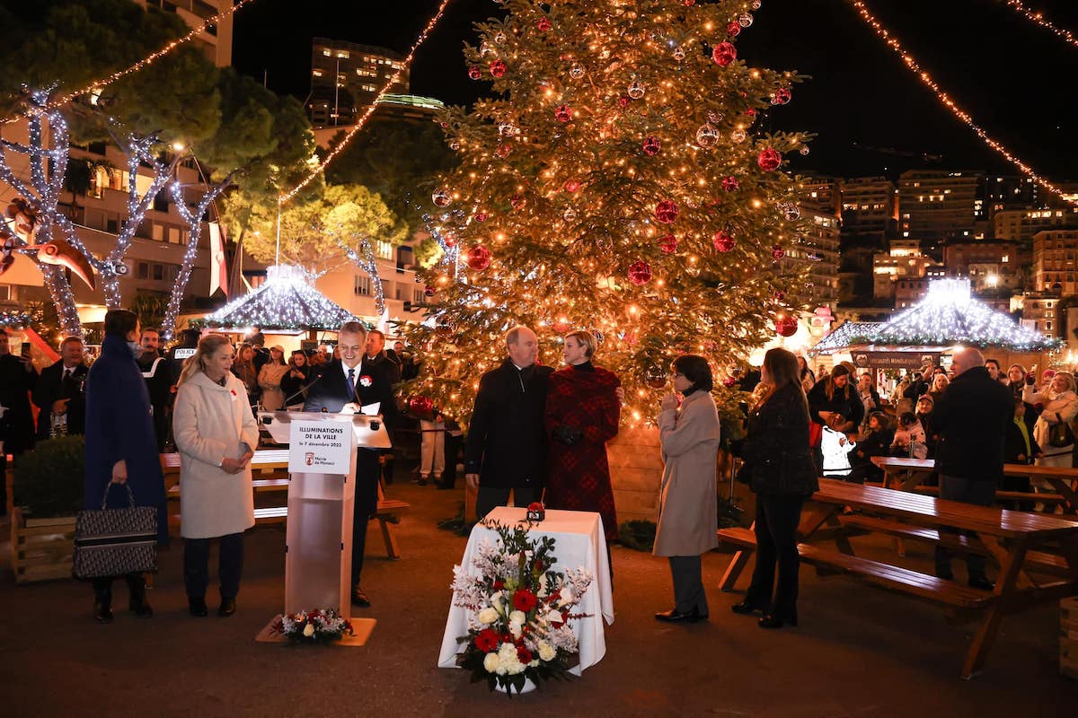 Le Couple Princier apporte la magie de Noël à Monaco