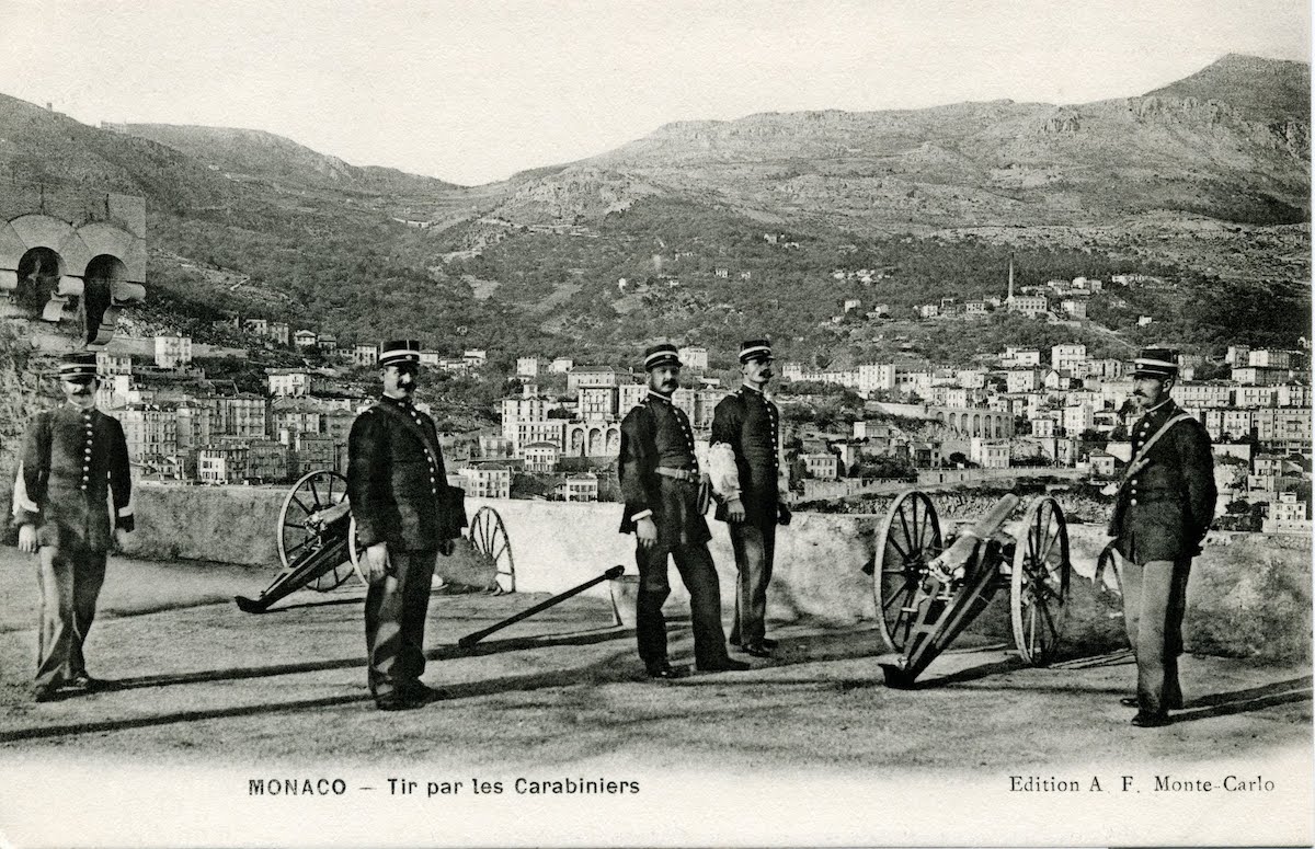Du 17ème siècle à aujourd'hui, découvrez l'histoire des canons de Monaco