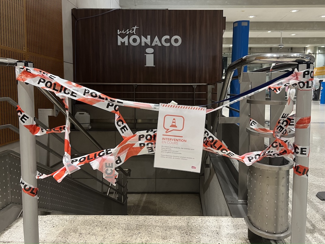 Minor sets fire to toilets at Monaco station