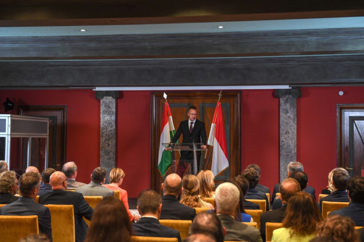 Charm offensive by Hungarian Foreign Minister visiting Monaco