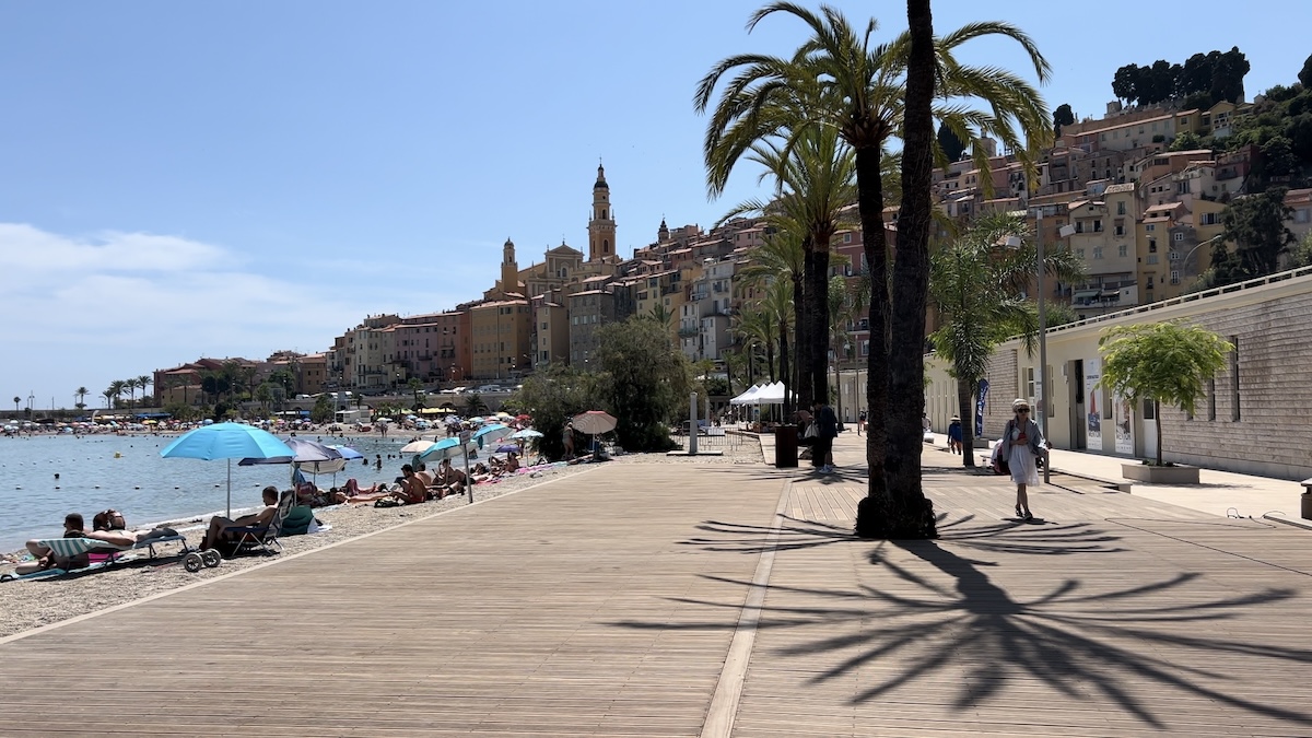 On vous emmène découvrir la nouvelle Promenade de la Mer à Menton, c ...