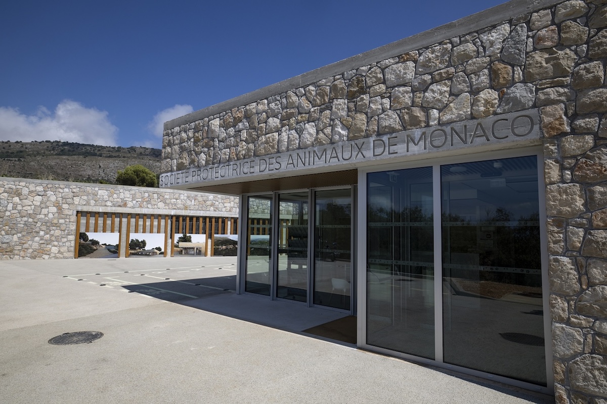 Le Prince Albert II et la Princesse Charlène inaugurent tout en ...