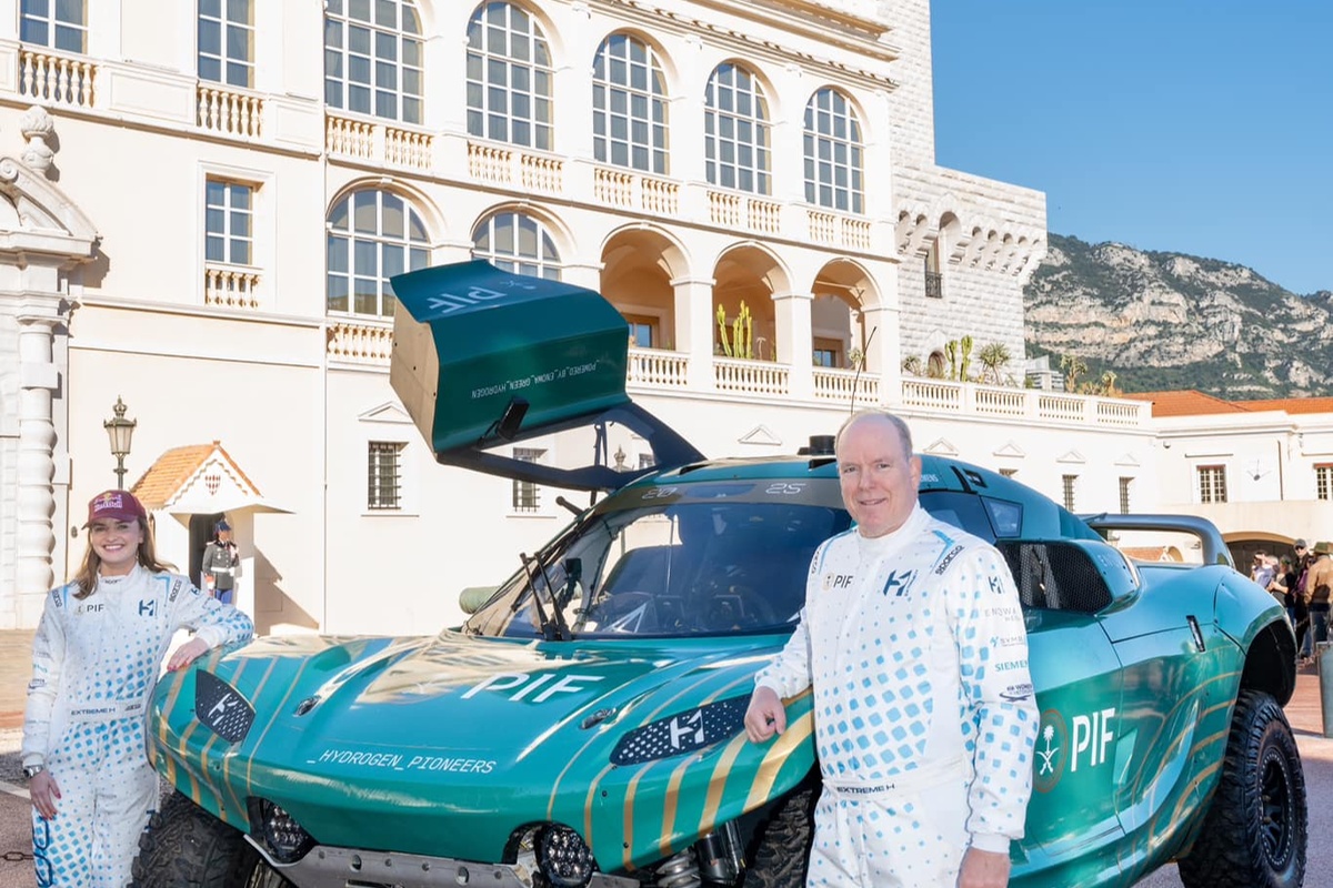 Prince Albert II tests hydrogen-powered racing car