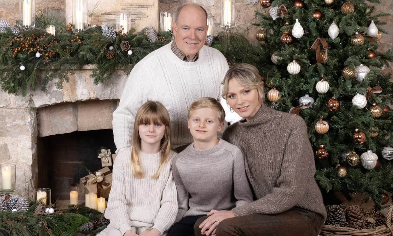 Monaco's Princely Family issue charming traditional Christmas photo