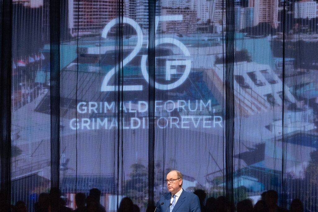 Le Prince Albert II et la Princesse Charlène posent pour les 25 ans du ...