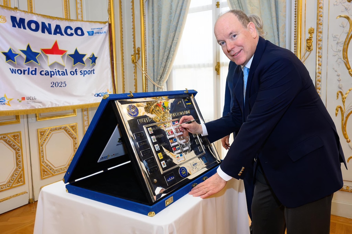 Prince Albert II signs World Capitals of Sport commemorative plaque